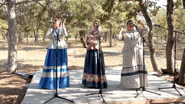 Ой, При Лужку, При Лужке. Исполняет фолк-группа "Казна"