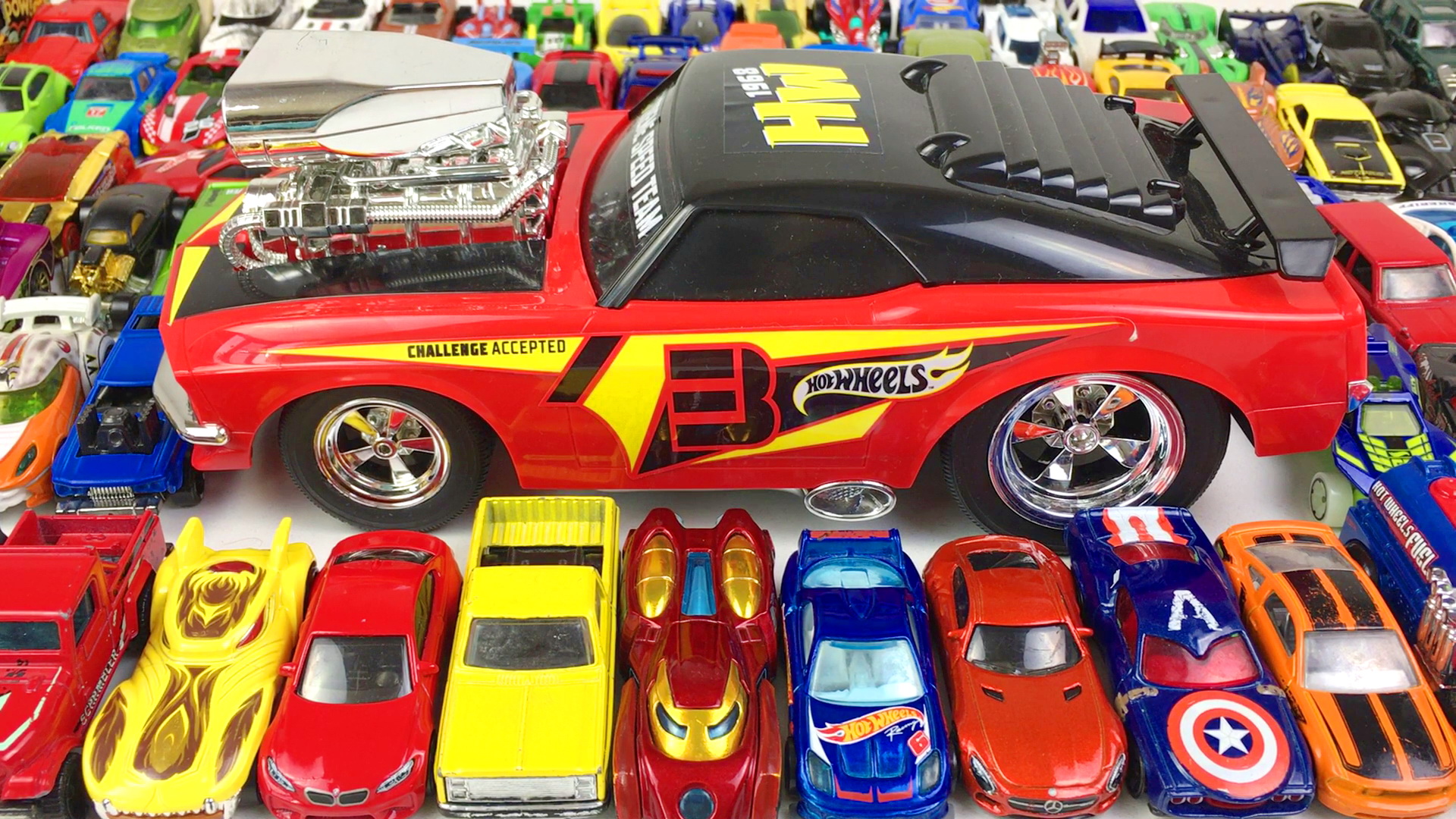 Машинки Хот Вилс Игрушки Большая Коробка Монстр Трак Мстители Много Машинок Мультики про Машинки