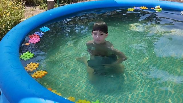 Бассейн, тренировка, нагрузка на плечевой пояс.