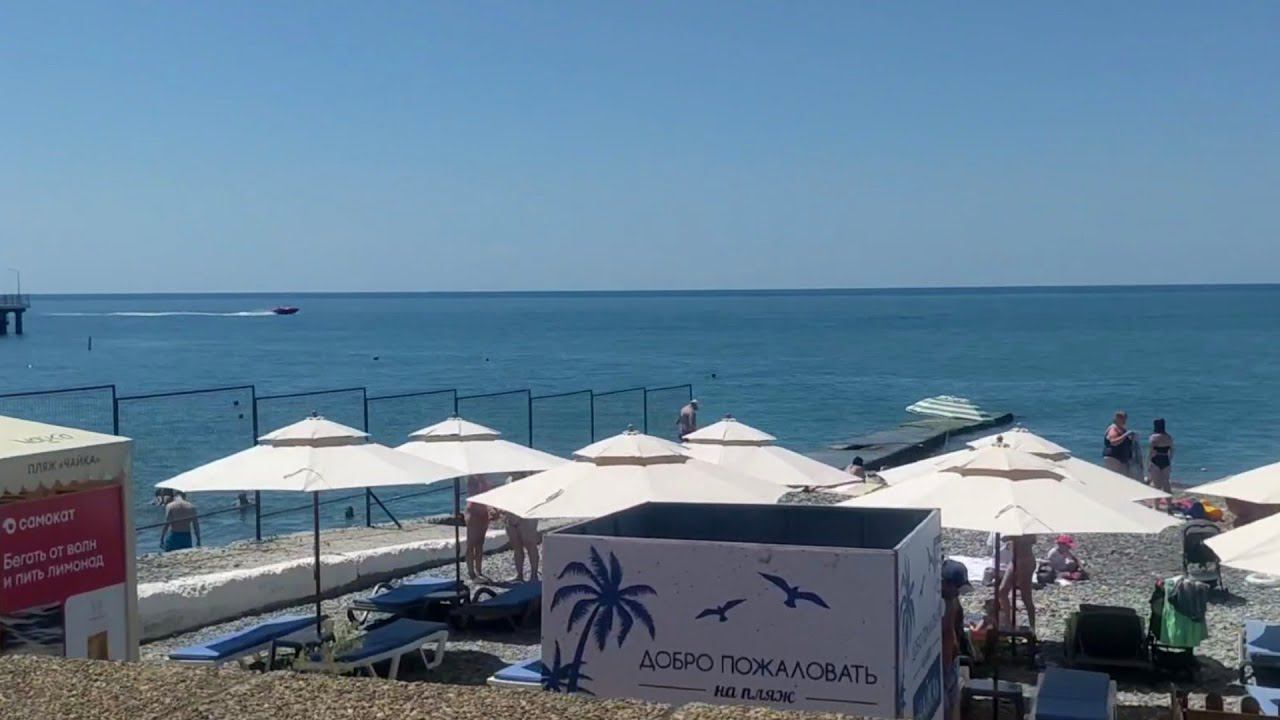 На море