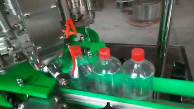 89/Автомат укупоривания ПЭТ. Тестирование укупорочного автомата на шесть головок
