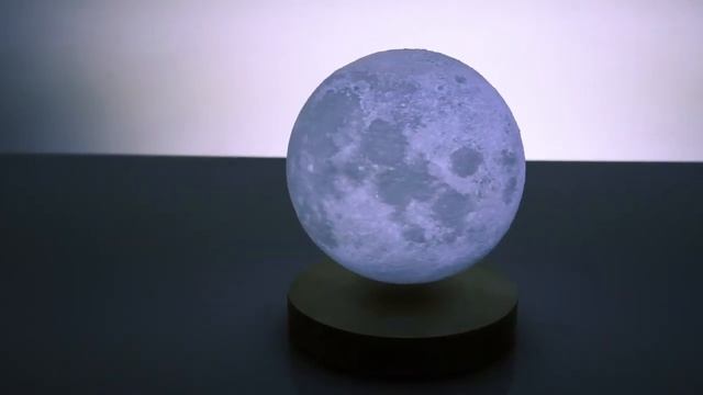 Левитирующая луна
