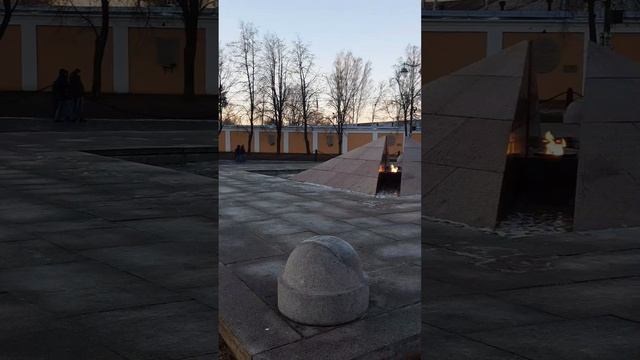 Братская могоила ,Вечный огонь"на  Якорной площади.Санкт-Петербург.г.Кронштадт.