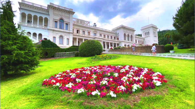 011. Летняя резиденция российских Императоров. Крым. Ливадийский Дворец.