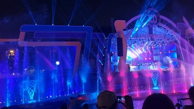 Пётр Дранга раскачал Екатеринбург на открытии музыкального фонтана