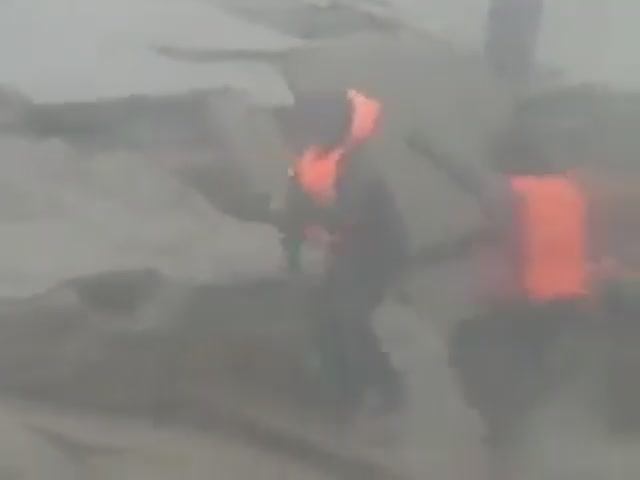 Плавание в свежую и штормовую погоду - Швартовка за волноломом