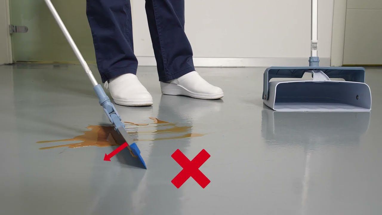 Как убрать жидкие загрязнения в совок Леголенд