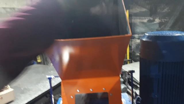 Дробилка дробление костей КРС на шредер двухвальный ИШМ-220.mp4