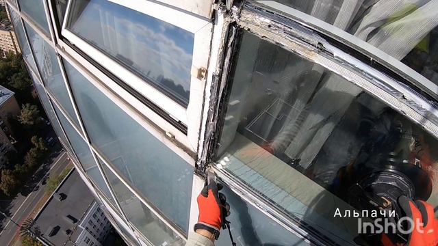 ЖК Аэробус. Монтаж, замена стеклопакета на 26 этаже. Промышленный альпинизм.