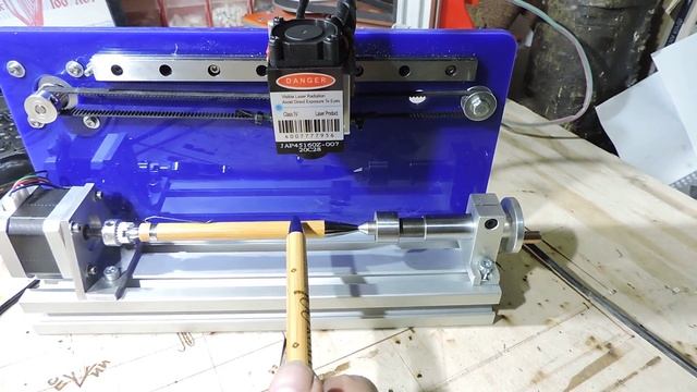 Работа со станком для выжигания на авторучках