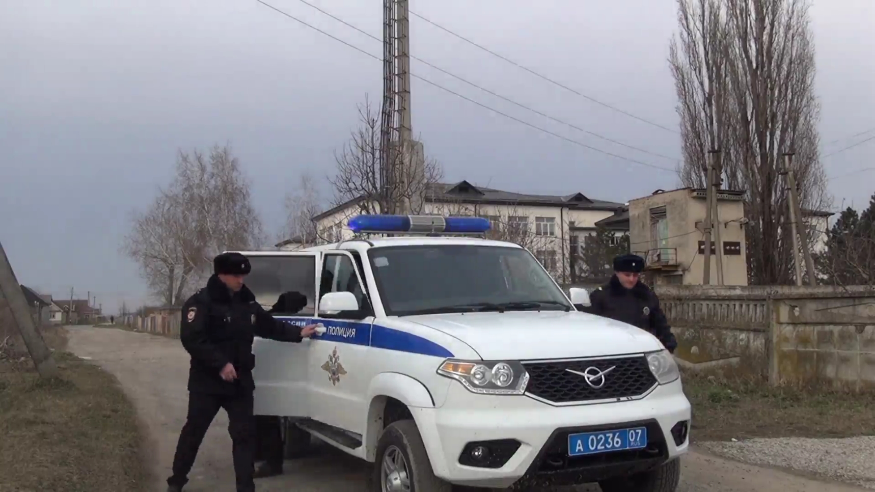 Полицейские Кабардино-Балкарии спасли семью с детьми, отравившуюся газом