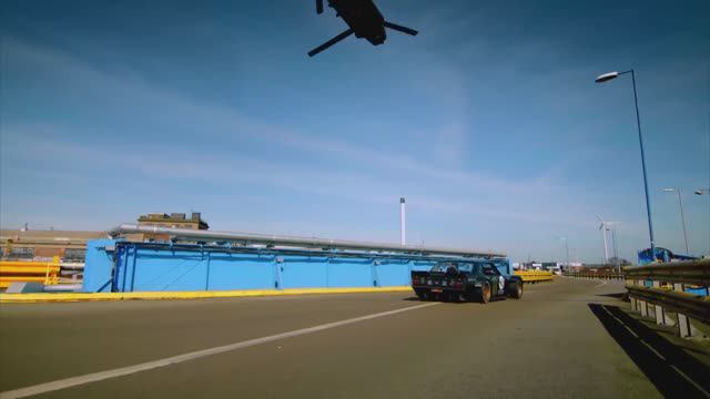 "Дрейфует по Лондону"