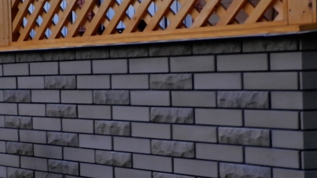 Беседка из рваного кирпича СКАЛА и ГЛАДКИЙ цвет жёлтый +7(926)618-71-18