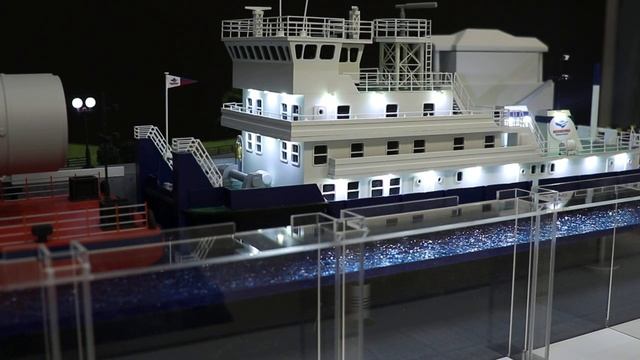 Подъем баржи в шлюзе