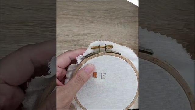 Мусорный узелок, закрепление нити в вышивке гладью и в контурных швах