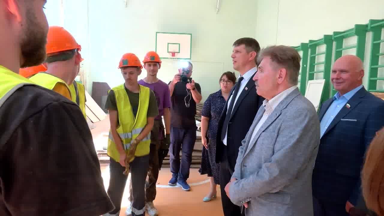 Скоординировать действия власти, работодателей и студентов