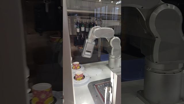 #НАКА?РОБОТ МОРОЖЕНЬЩИК