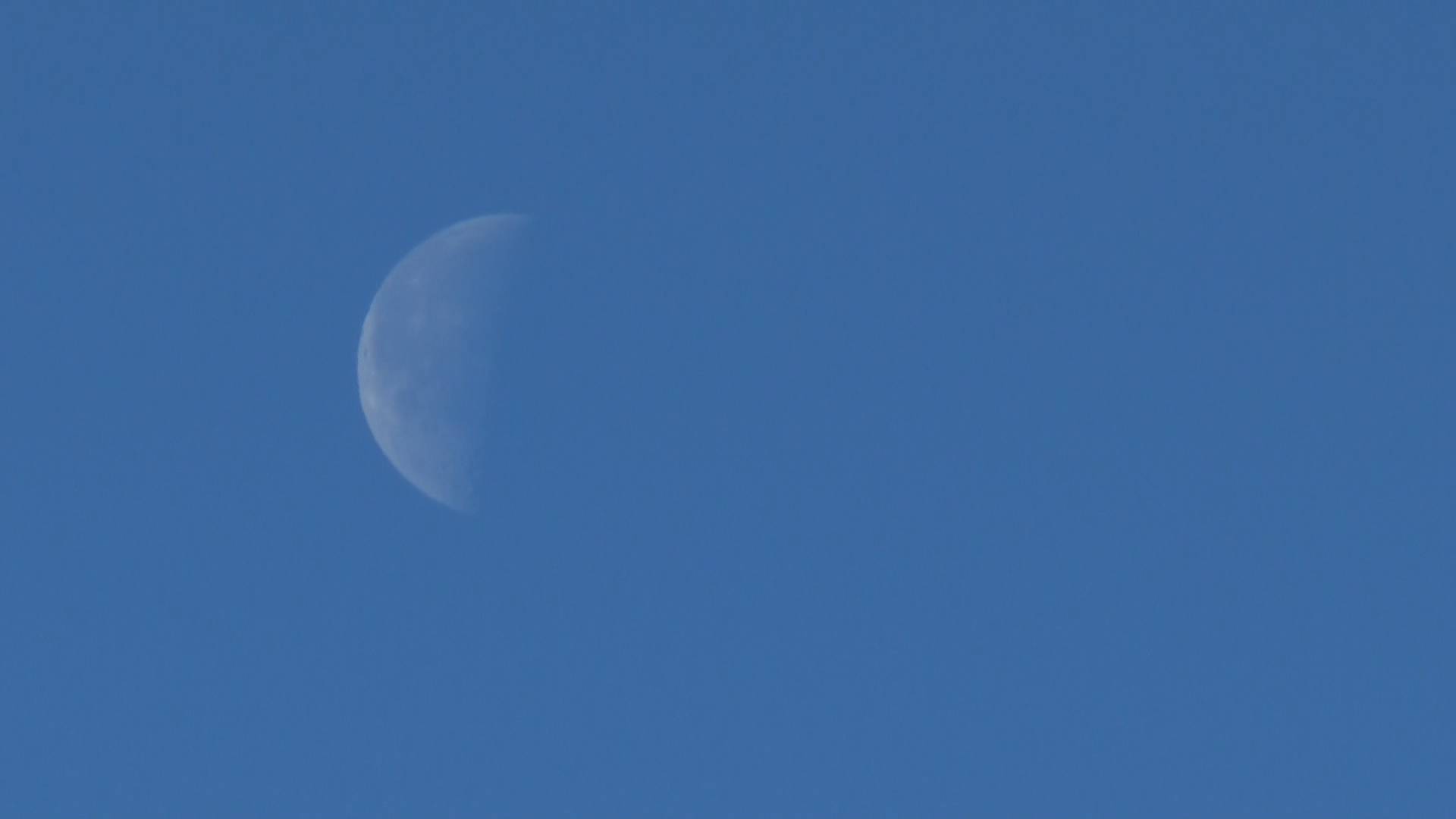 Таймлапс движение луны по небу. Футаж ускоренная съемка луны