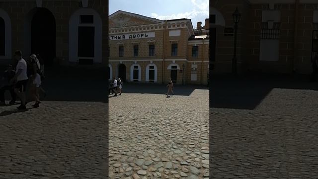 Площадь Петропавловского собора. В Петропавловской крепости