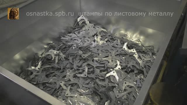 Серийная штамповка монтажного уголка.