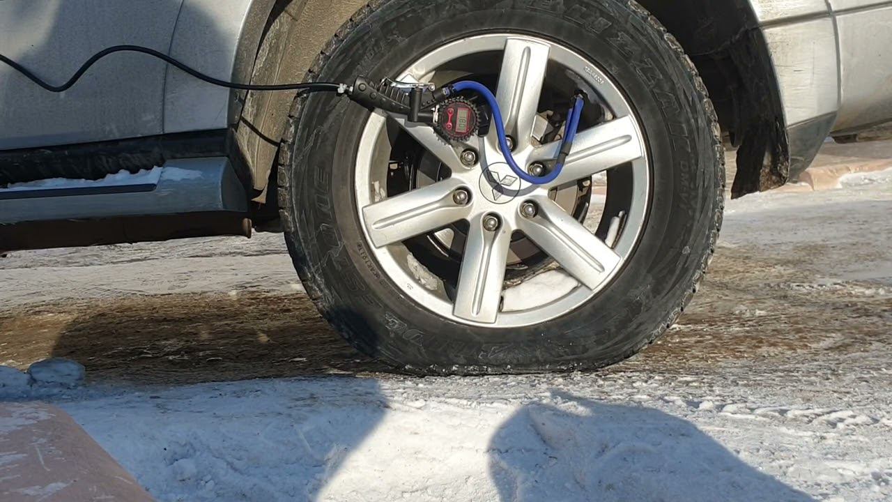 качаем  колесо  30  размер  ,  за 1 мин  . золотник  без  клапана.