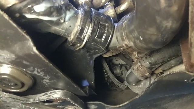 Volkswagen caddy 1.9 Как снять радиатор охлаждения..mp4