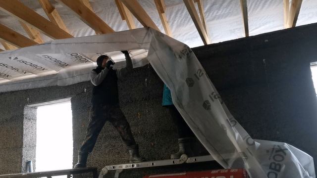 монтируем пароизоляцию