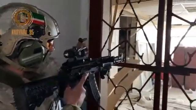 В промзоне Мариуполя продолжается специальная операция по зачистке территории от бандеровских.