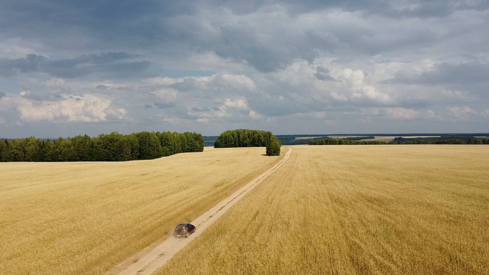 Красивое озеро с чистым дном в Нолинском районе Кировской области