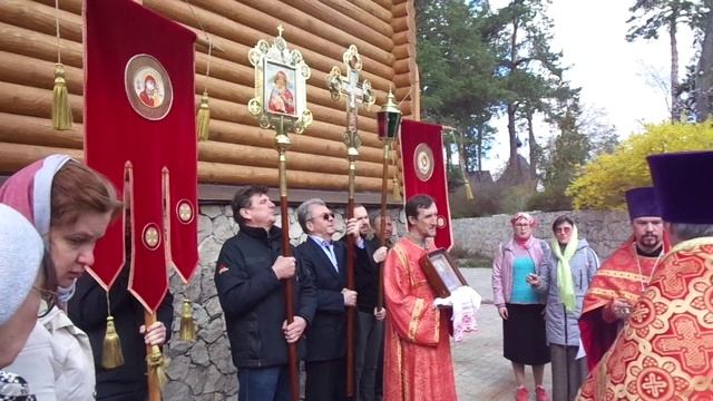 1 мая 2022 года, в Неделю Антипасхи_крестный ход вокруг храма