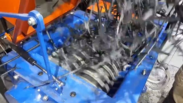 Дробилка измельчитель Шредер ИШМ-220 дробим литник.mp4