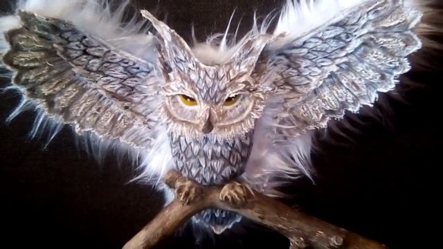 Летящая сова в ночи