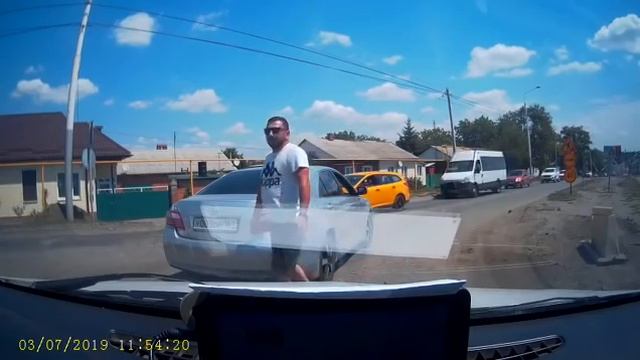 хам на Toyota Camry получил в бочину ,г.Шахты