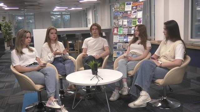 Встреча студентов Факультета экономистов-международников с абитуриентами