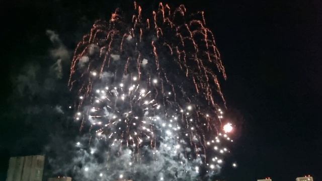 салют в Академическом на дне города в Екатеринбурге 300 лет 19.08.2023