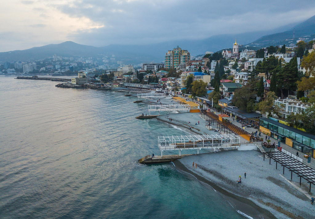 Уехали в Ялту. Где снять квартиру в Крыму.