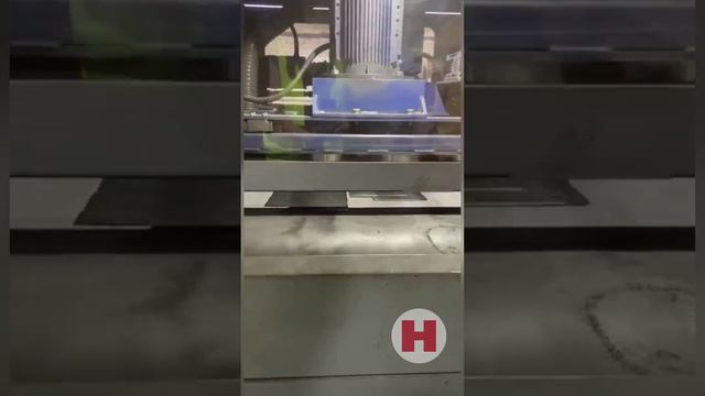 Снятие заусенца, зачистка от ржавчины и скругление кромки на станке SGRD-1000.