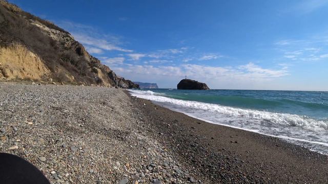 Уединенный Яшмовый пляж недалеко от Севастополя (2024)