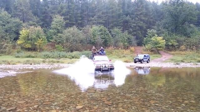 Land Cruiser и Pajero по реке Зилим