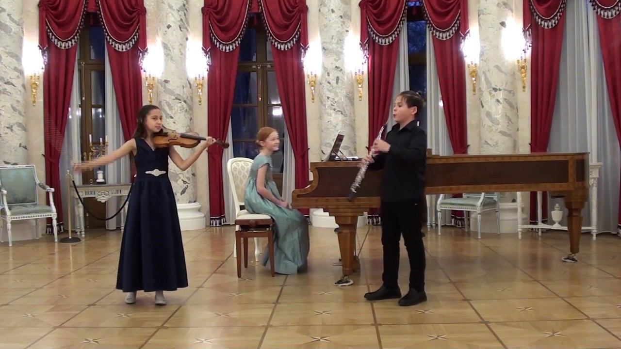 Окно №16 Ю.Левитанский «Диалог у новогодней елки». И.Фролов Шутка-сувенир. Д.Мелкумов, Е.Малышева