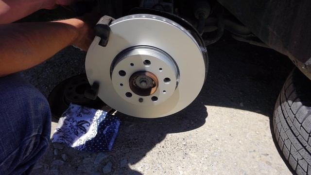 Пять способов снять прикипевший тормозной диск! Замена тормозных дисков Volvo S60