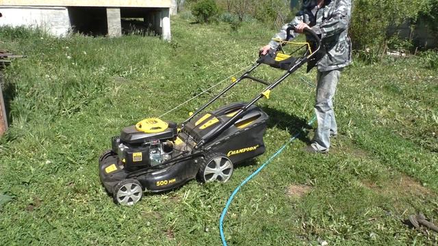 Как правильно заводить газонокосилку