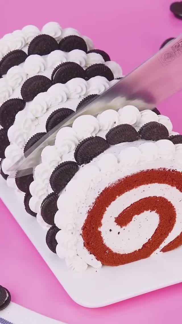 Шоколадный бисквитный рулет со сливочным кремом