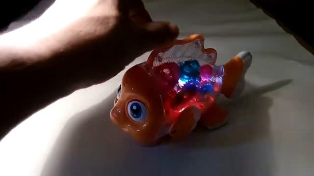 Рыбка 19 см.(свет, муз, шевелит глаза. плавник. и хвост.) ездит. Новая. Купить  по ссылке под видео