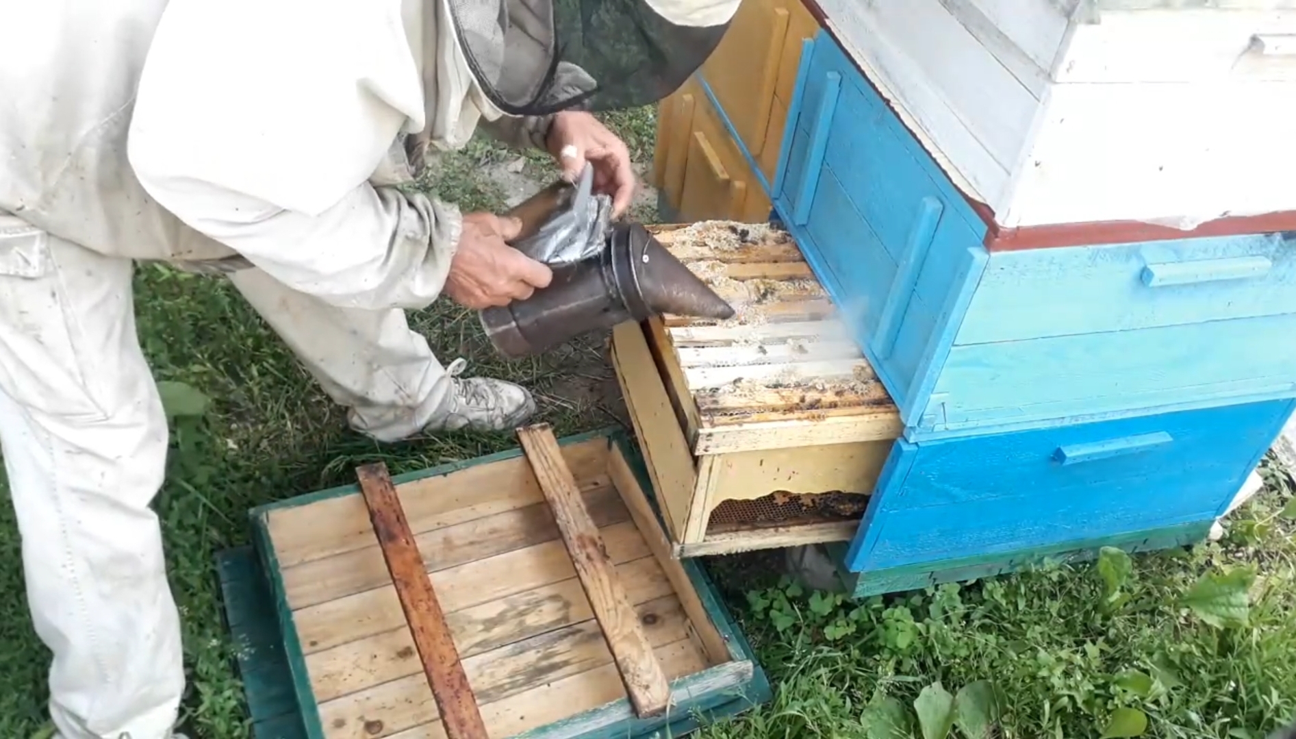 Работа с кассетным лежаком при роении.mp4