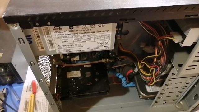 Выключается компьютер и снова включается. Ремонт своими руками.