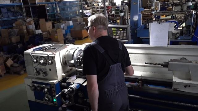 Новый токарный сериал_ Вырезаю среднюю часть фланца 4ч