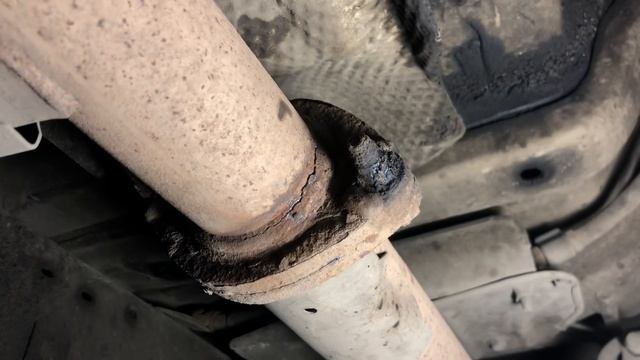 Тойота LC Prado150 трещина в глушителе на пробе