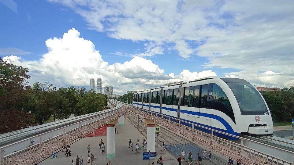 ЕСЛИ БЫ МЯЧИКИ ИГРАЛИ В ИГРУШКИ - РАЗВЛЕНИЯ В СКВЕРЕ И ДТП ИЗ ИГРУШЕК