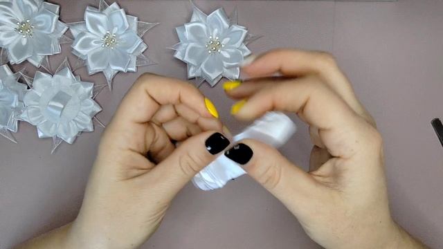 Гулька из атласной ленты 2,5 см .